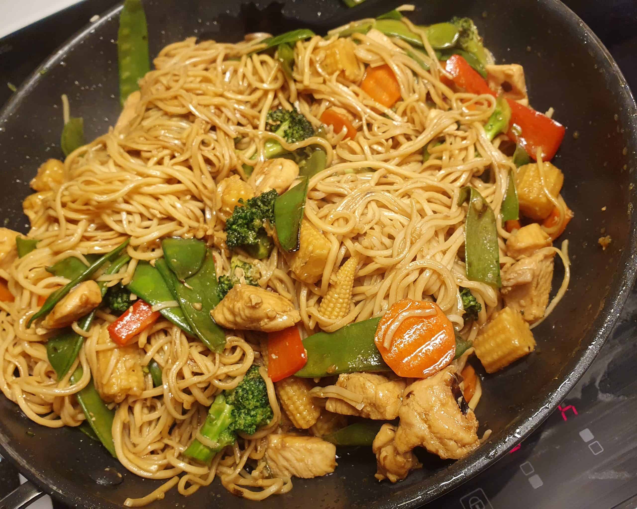 Äggnudelwok med grönsaker och kyckling - Matinspo.se