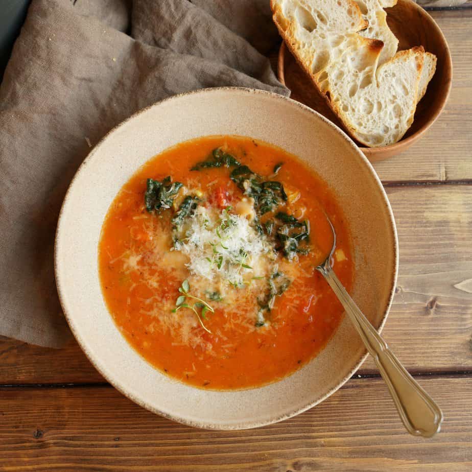 Tuscan Ribollita soppa - italiensk grönsakssoppa med bönor - Matinspo.se