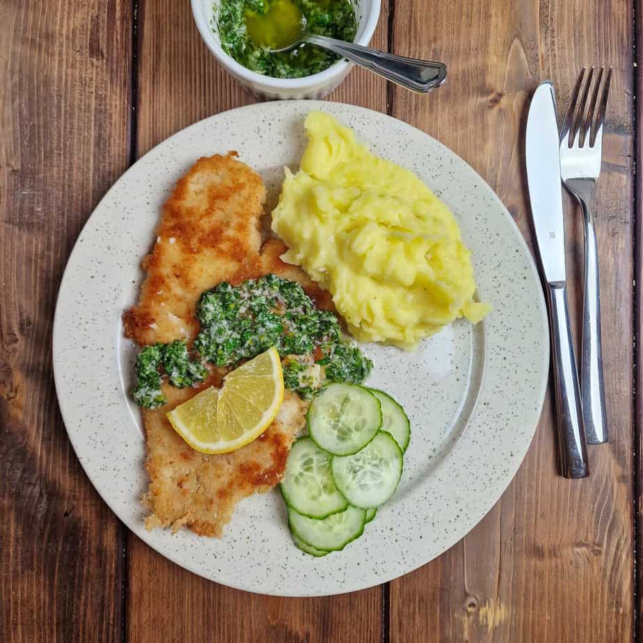 Panerad fisk med potatismos och syrlig vinägrett - Matinspo.se